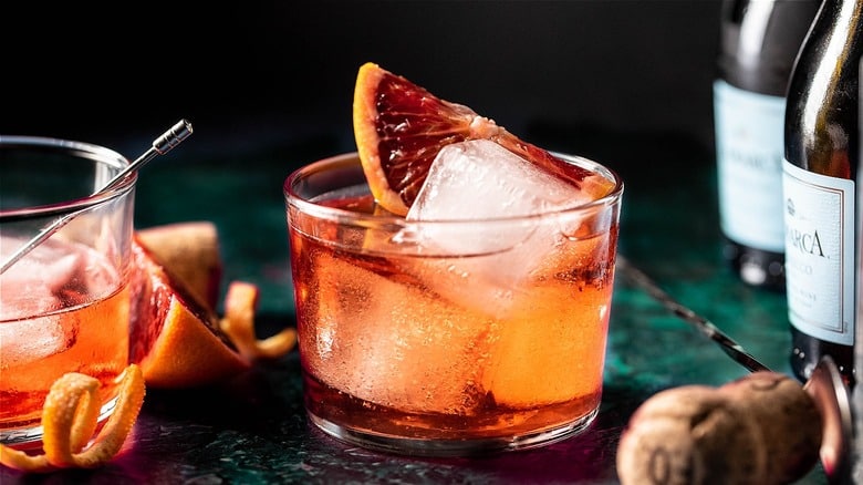 Descubre cómo preparar el Negroni perfecto: la fusión de amargor y ...