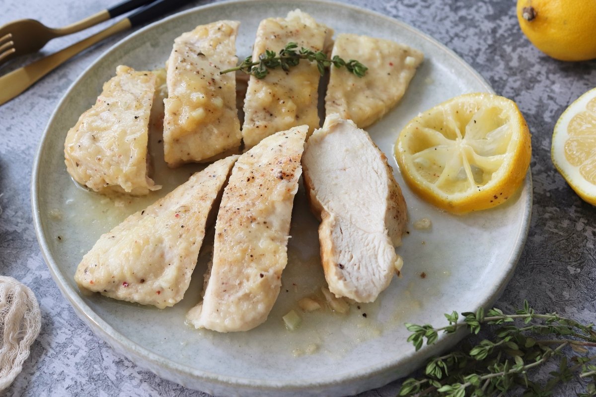 Receta de Pechuga de Pollo a la Plancha con Salsa de Limón y Ajo